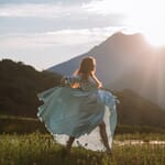 Best Camera Settings for Sunset Portraits (Plus 10 Sunset Poses)